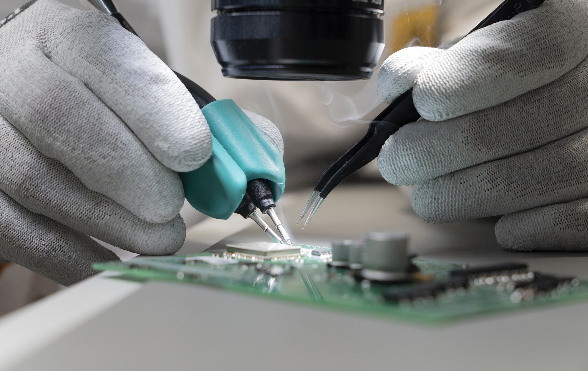 How to overcome nano soldering challenges with JBC nano soldering stations